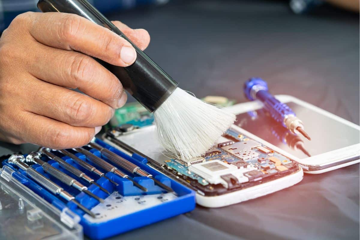 The Benefits of Regular Phone Maintenance and Why It Matters